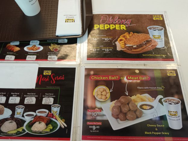 Ramly Restaurant Bentong: Burger Halal Legend Malaysia