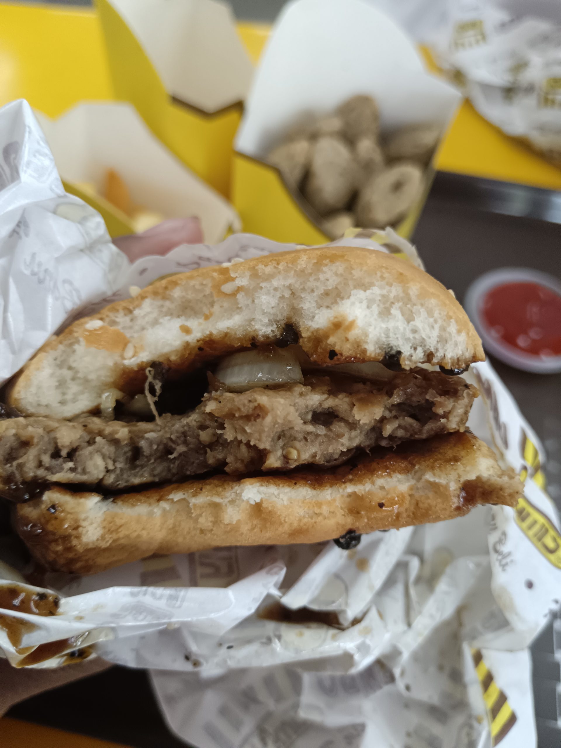 Ramly Restaurant Bentong: Burger Halal Legend Malaysia