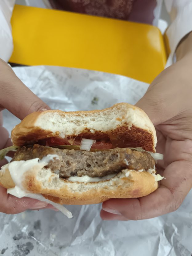 Ramly Restaurant Bentong: Burger Halal Legend Malaysia